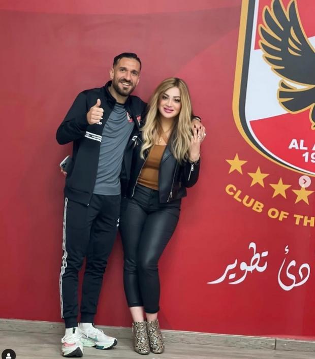 هن | قبل موقعة الأهلي واتحاد العاصمة في السوبر.. علي معلول يتلقى رسالة ...